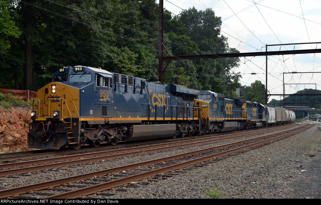 CSX ES44AH 953 leads Q438-16